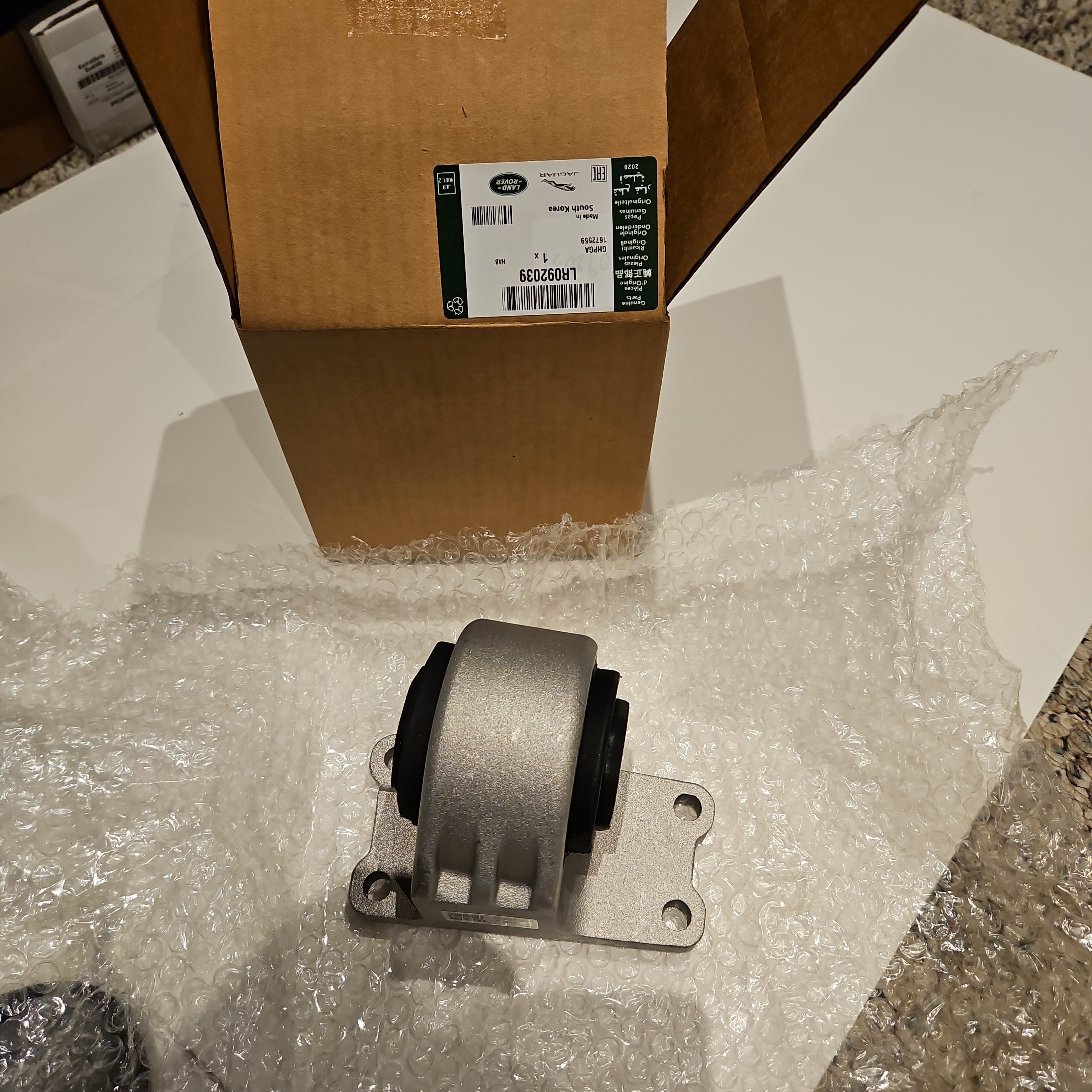 OEM LR092039 Transmission Mounting Bracket – Areion Auto Parts